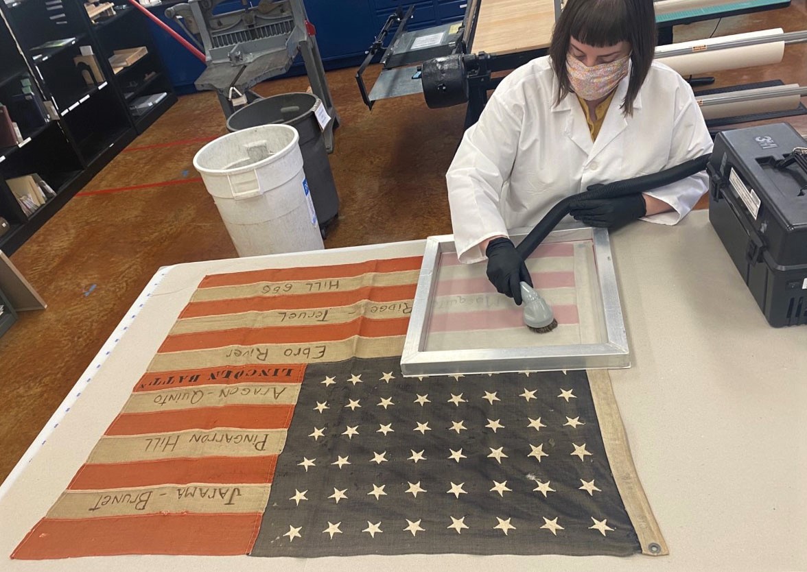At the Lab: The Battle Flag of the Abraham Lincoln Battalion – Bunsen ...