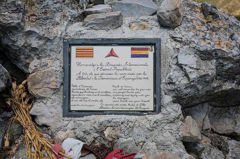 At the Lab: The Battle Flag of the Abraham Lincoln Battalion – Bunsen ...