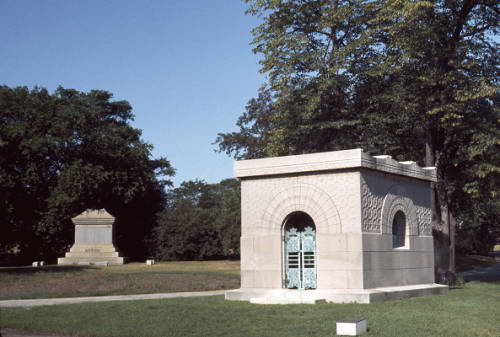 Memorial to the Remembered: Tombstones and Headstones – Illinois Highlights