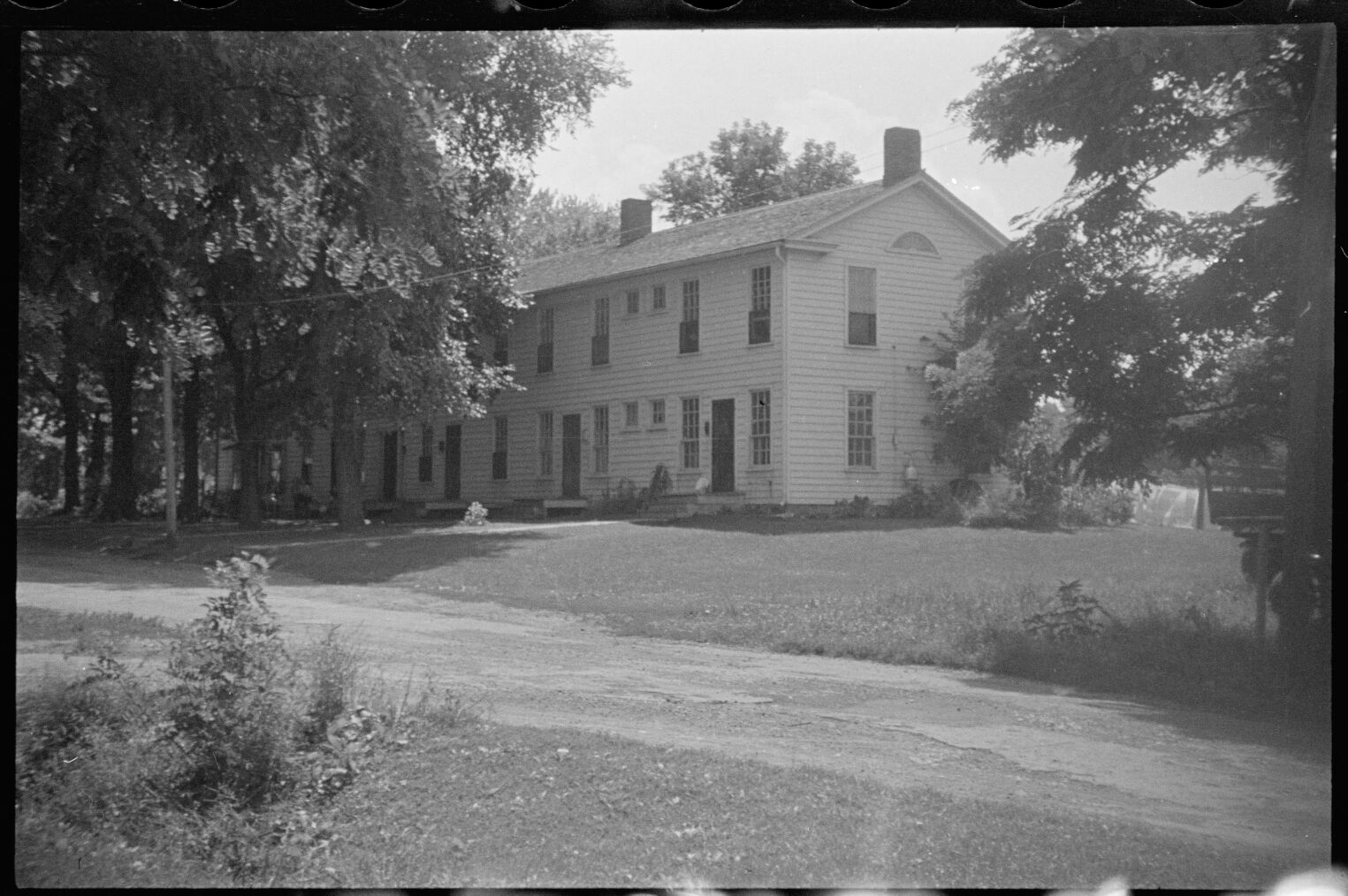 Constructing Utopias: Examining Communitarianism Efforts in America ...