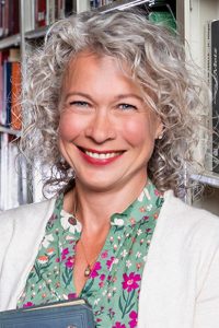 Jennifer Hain Teper Receives Campus Excellence in Faculty Mentoring ...